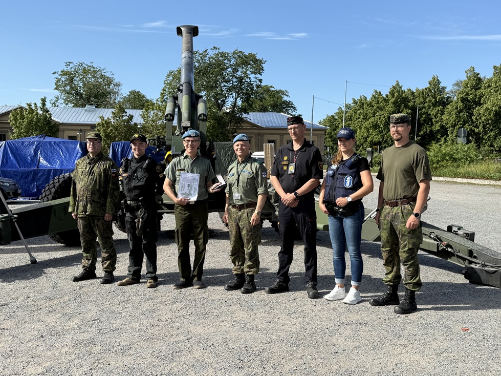 Vaasan Kasarmintorilla vietettiin vietettiin turvallisuuspäivää - MNL ...