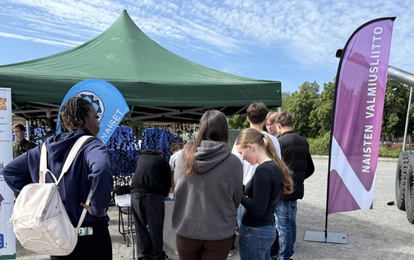 Vaasan Kasarmintorilla vietettiin vietettiin turvallisuuspäivää - MNL ...